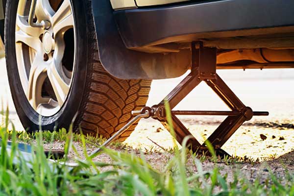 Fungsi Dongkrak Mobil Sesuai Jenisnya – RENTAL MOBIL SANTANA